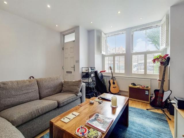 2 bedroom maisonette for sale