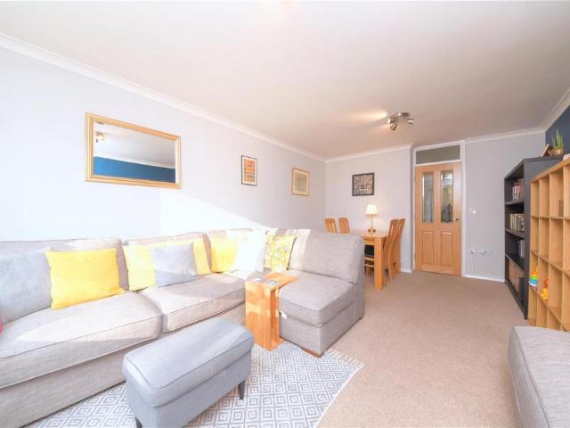 2 bedroom maisonette for sale