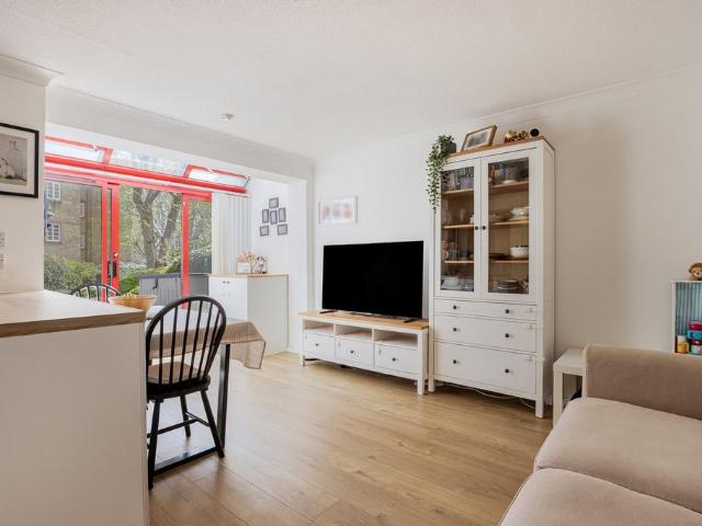 2 bedroom maisonette for sale