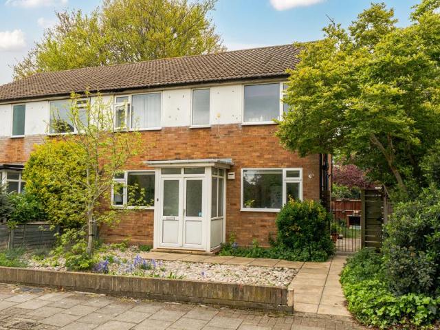 2 bedroom maisonette for sale