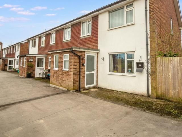 2 bedroom maisonette for sale