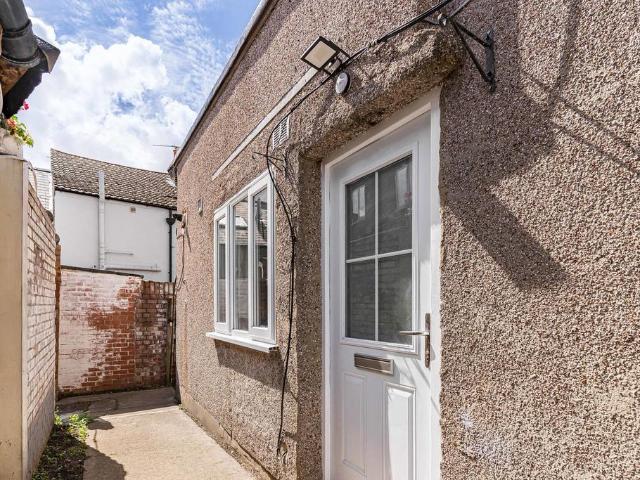 2 bedroom maisonette for sale
