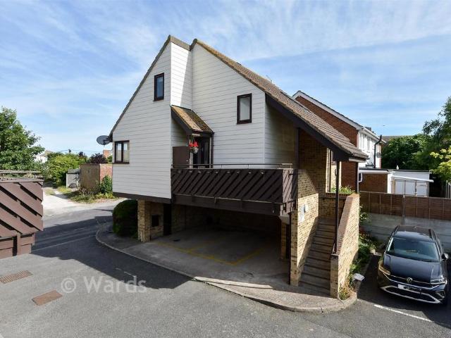 2 bedroom maisonette for sale