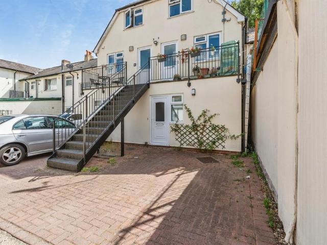 2 bedroom maisonette for sale