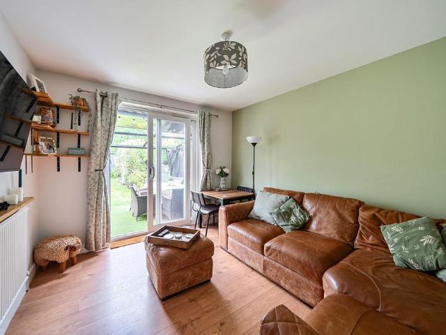 2 bedroom maisonette for sale