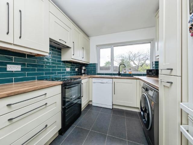 2 bedroom maisonette for sale