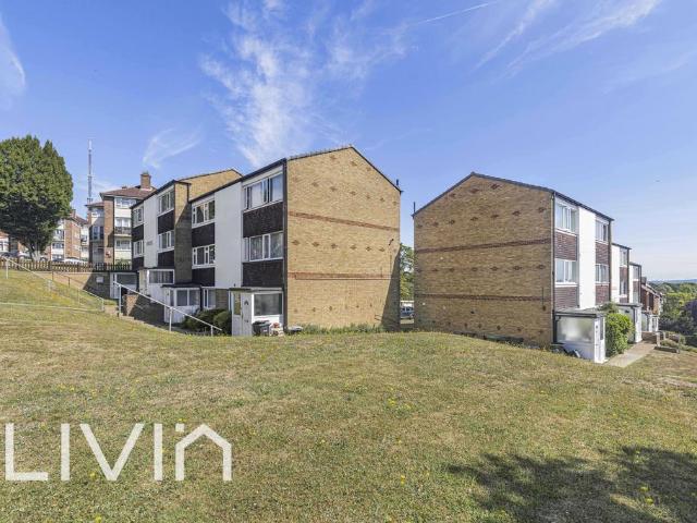2 bedroom maisonette for sale