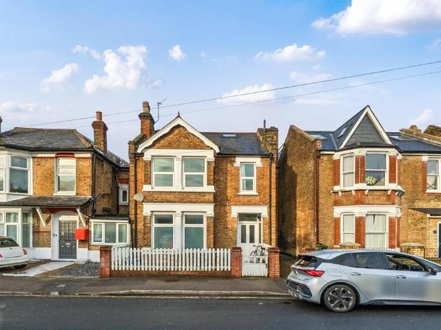 2 bedroom maisonette for sale
