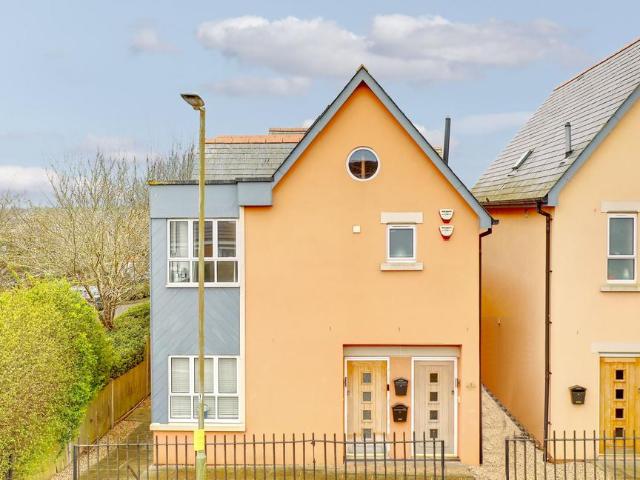 2 bedroom maisonette for sale