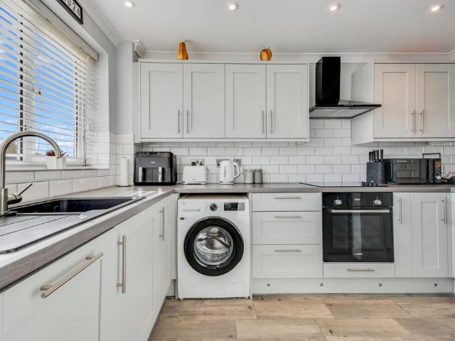 2 bedroom maisonette for sale