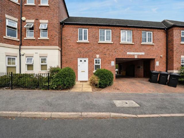2 bedroom maisonette for sale