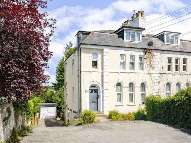 2 bedroom maisonette for sale