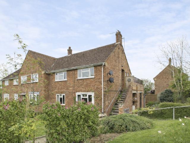 2 bedroom maisonette for sale