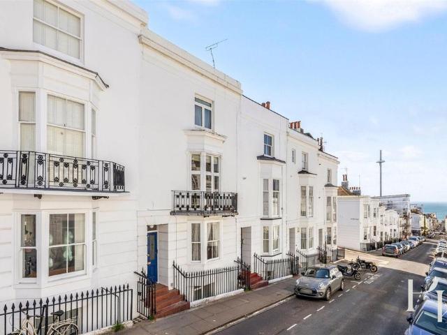 2 bedroom maisonette for sale