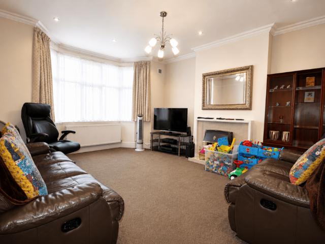 2 bedroom maisonette for sale