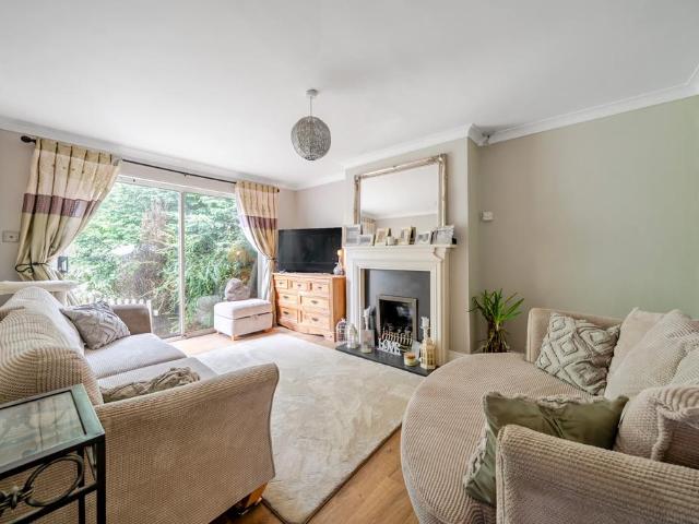 2 bedroom maisonette for sale