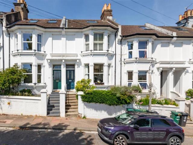 2 bedroom maisonette for sale