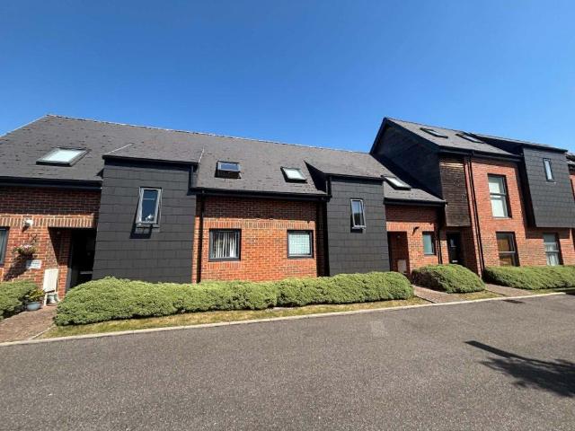 2 bedroom maisonette for sale
