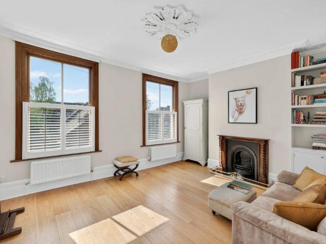 2 bedroom maisonette for sale