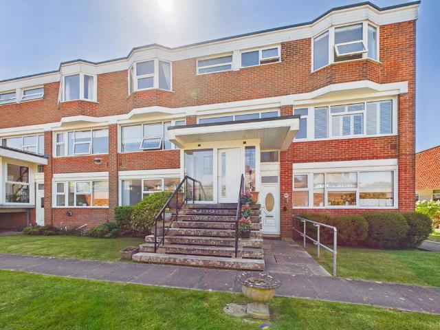 2 bedroom maisonette for sale