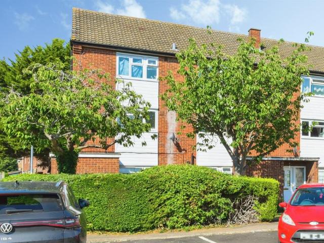 2 bedroom maisonette for sale