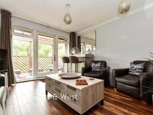 2 bedroom maisonette for sale