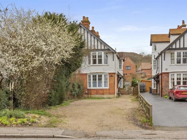 2 bedroom maisonette for sale