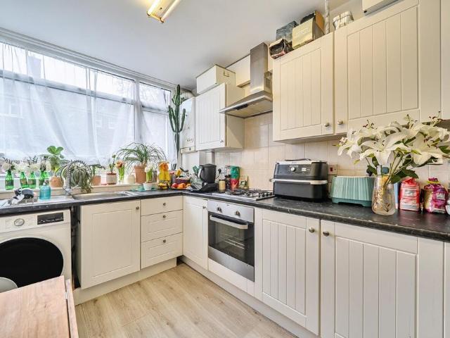 2 bedroom maisonette for sale