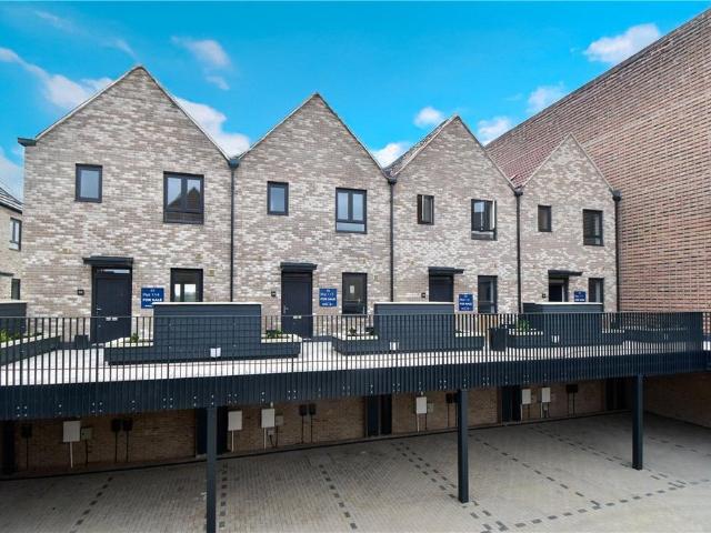 2 bedroom maisonette for sale