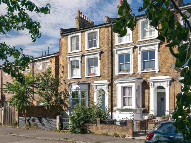 2 bedroom maisonette for sale