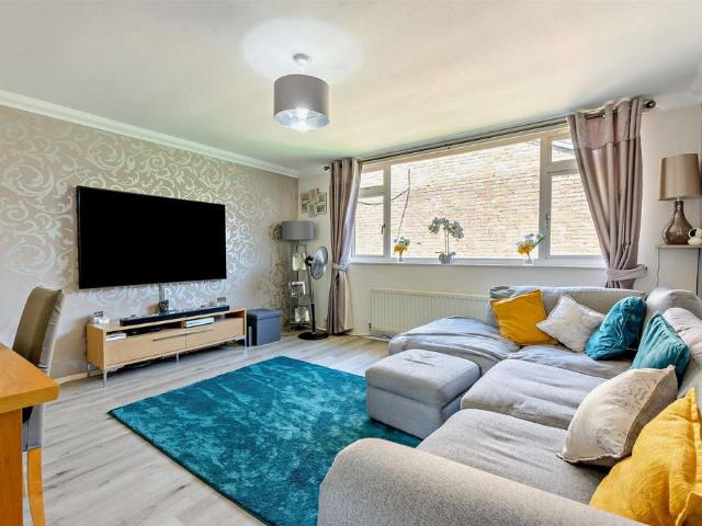 2 bedroom maisonette for sale