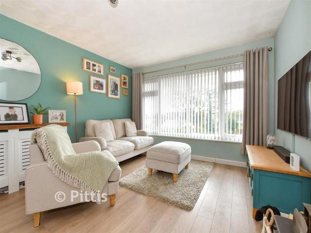 2 bedroom maisonette for sale