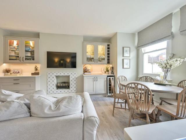 2 bedroom maisonette for sale