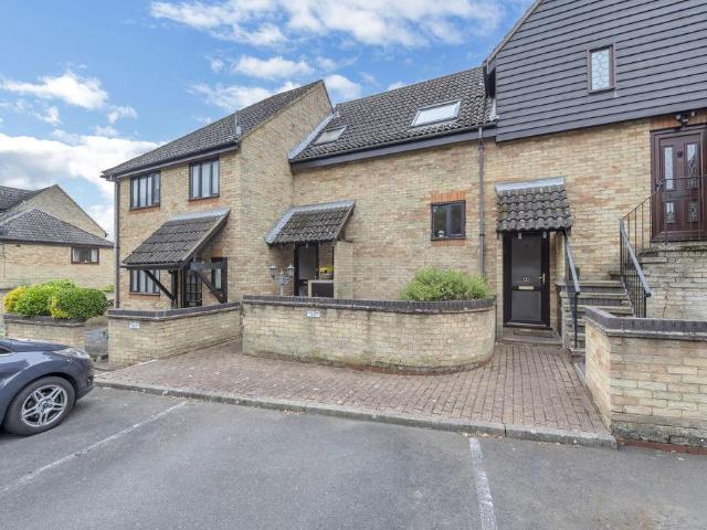 2 bedroom maisonette for sale