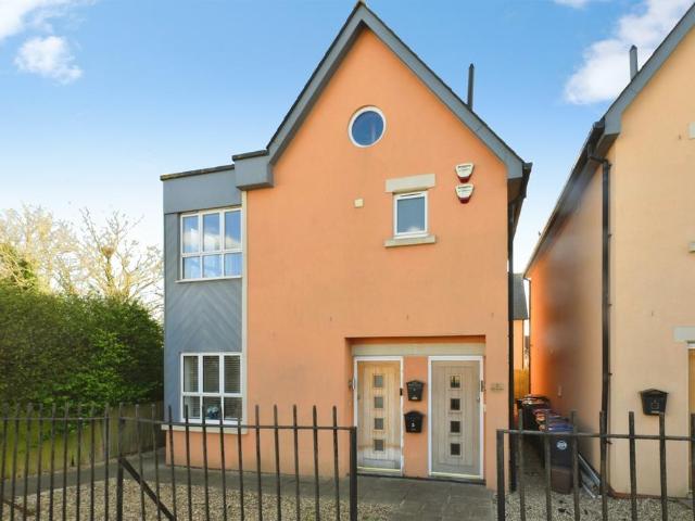 2 bedroom maisonette for sale