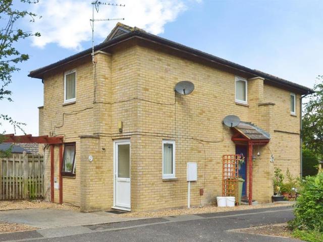 2 bedroom maisonette for sale
