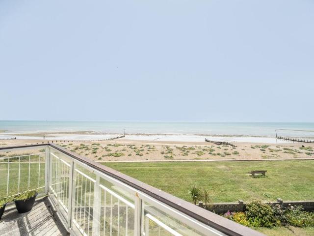 2 bedroom maisonette for sale