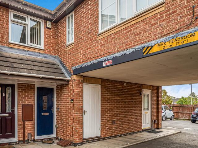 2 bedroom maisonette for sale