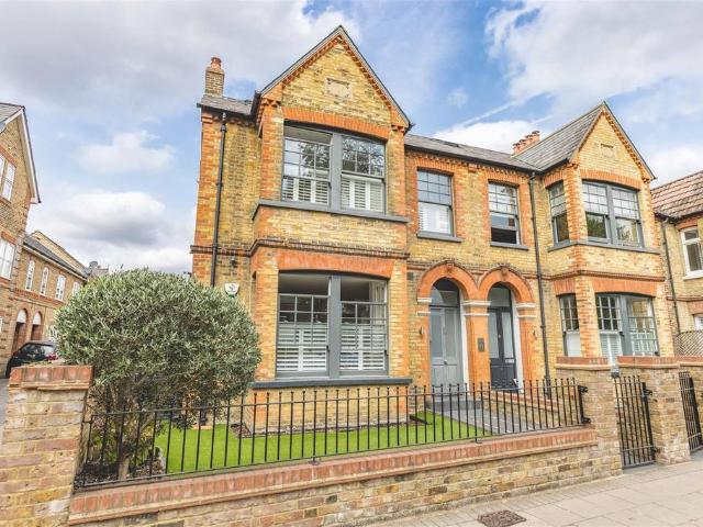 2 bedroom maisonette for sale