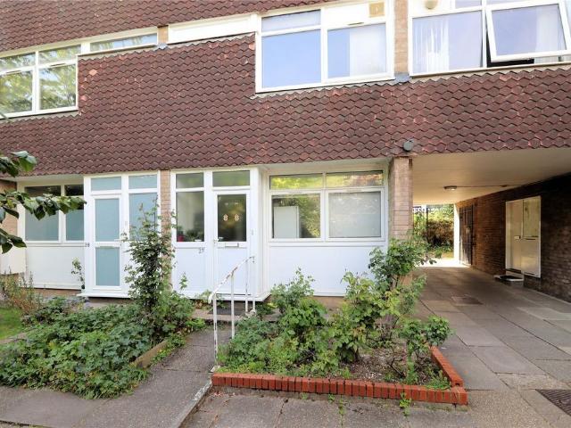 2 bedroom maisonette for sale