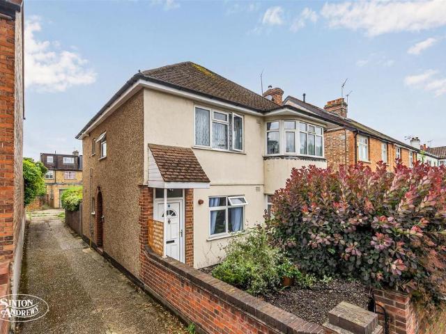 2 bedroom maisonette for sale