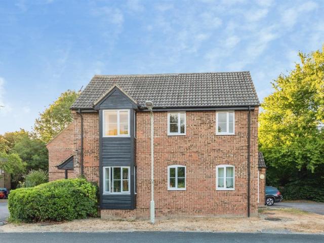 2 bedroom maisonette for sale