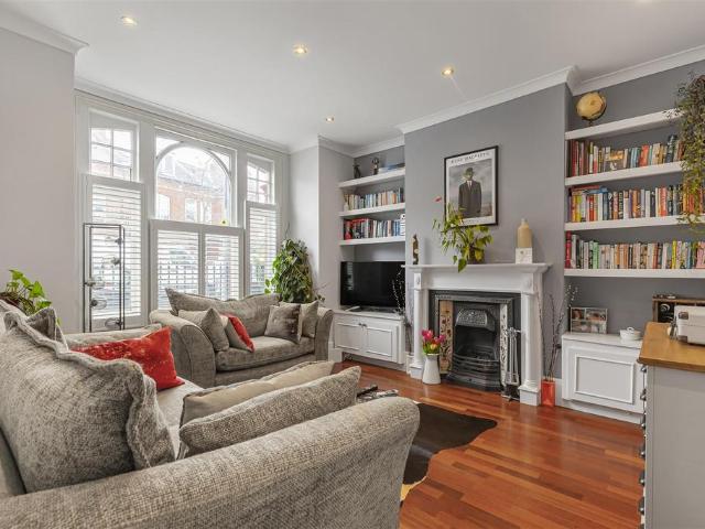 2 bedroom maisonette for sale