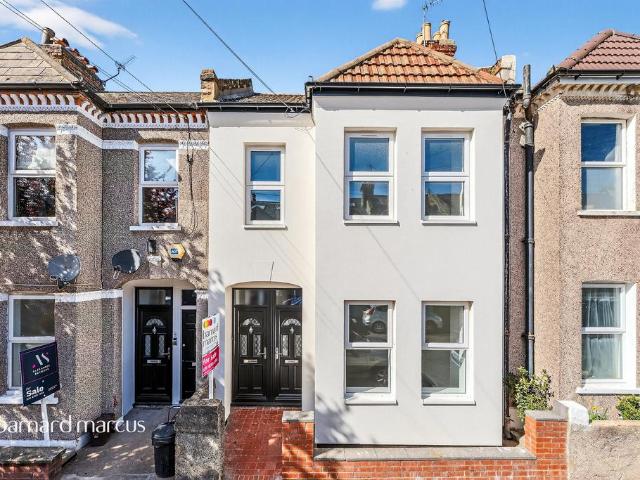 2 bedroom maisonette for sale