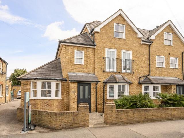 2 bedroom maisonette for sale