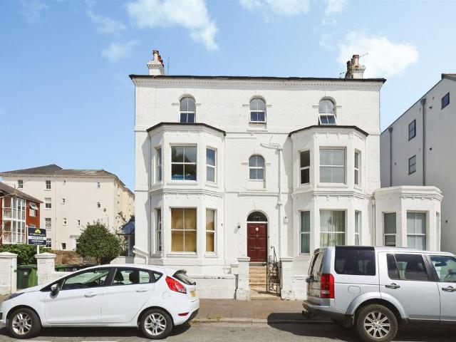 2 bedroom maisonette for sale