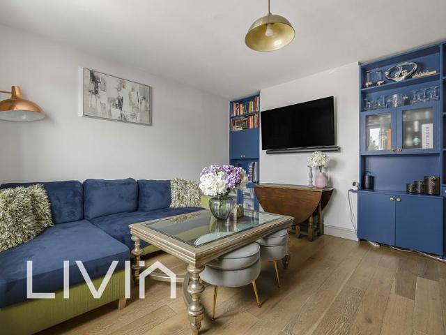 2 bedroom maisonette for sale