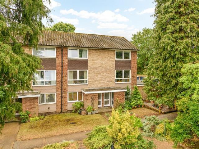 2 bedroom maisonette for sale