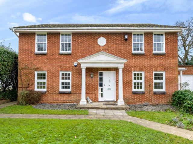 2 bedroom maisonette for sale
