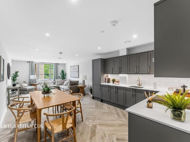 2 bedroom maisonette for sale